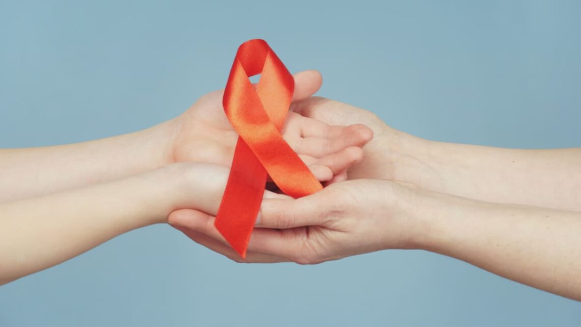 Lanzan alianza para erradica el VIH/Sida en niños